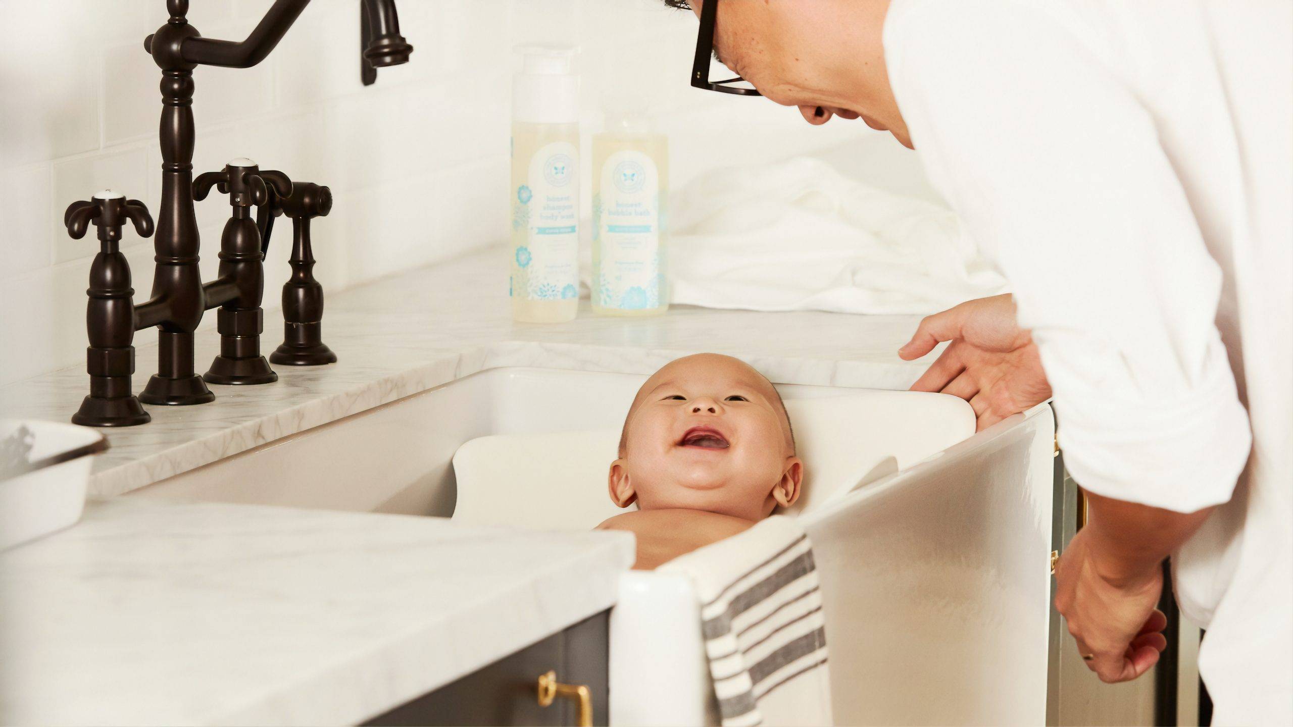 Easy Non Toxic Bath Time Routine for Toddlers - TWL Working Moms