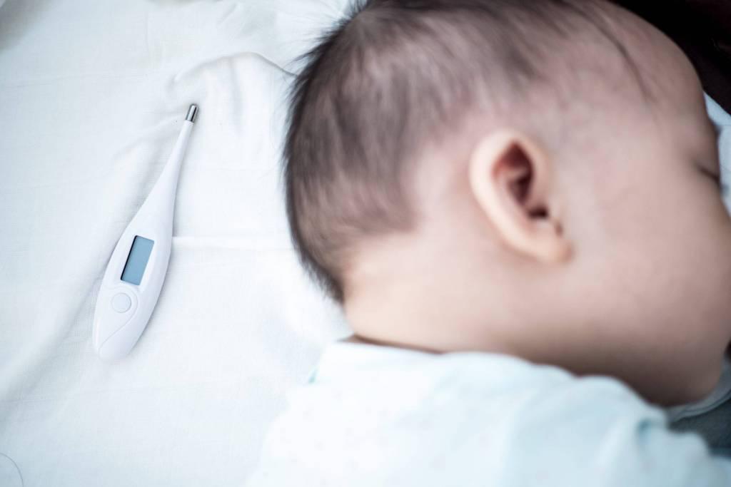 How To Safely Treat And Lower Your Baby's Fever | TWL