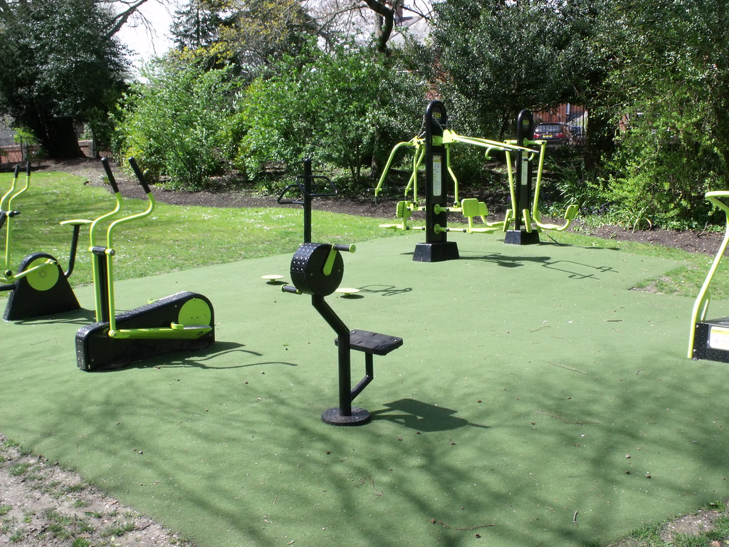 5 Reasons to Install Outdoor Gym Equipment | TWL